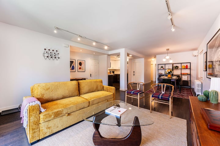 Modern 2br House | Cozy, Family-friendly & Central - Toronto, ON