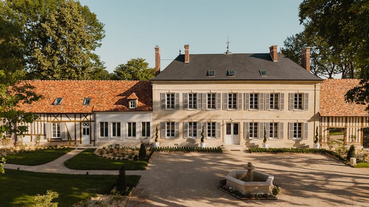 Stunning Property, 18p, 9bdr, S.pool, Sauna, Bar - Giverny