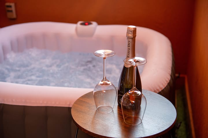 Welcoming Vatican Garden Home
- Hot Tube - Vaticano