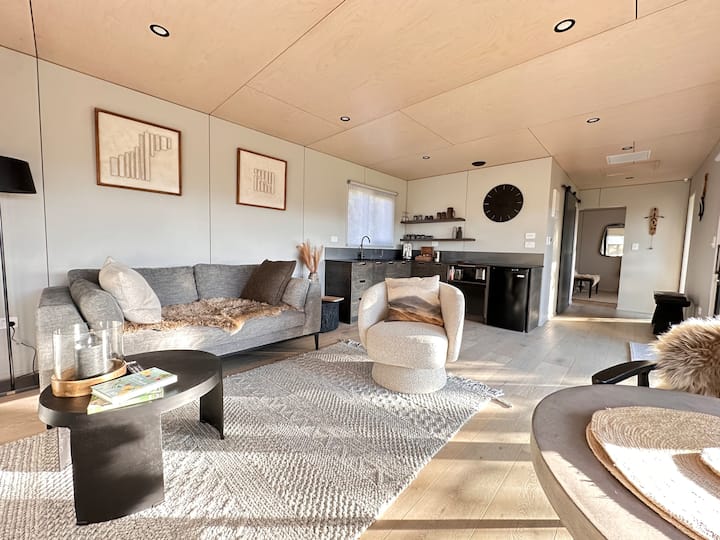 Beaks & Feathers - Toroa - Stewart Island / Rakiura