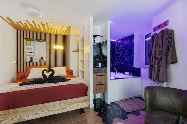 Love Room Avec Balnéo – Luxe & Romance - Bourg-en-Bresse