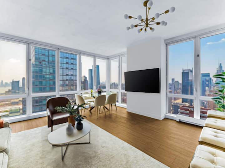 Luxury 2 Bed 2 Bath Apt | Designer Decor & Views - New York City
