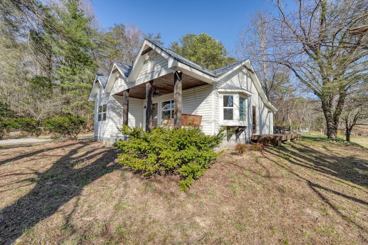 Historic Farmhouse -Remodeled, 2br, Views, Firepit - Blairsville, GA