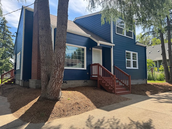 Spacious 3-bedroom Near Campus - Eugene, OR