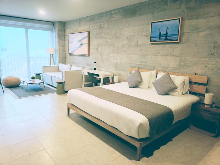 Beautiful King Bed Studio With View - Cancún