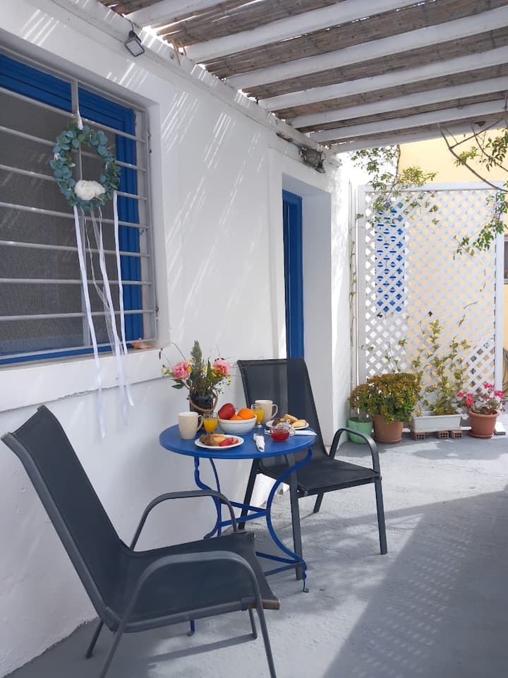 Calderimi, A Cosy,warm And Renovated House In Fira - Santorini