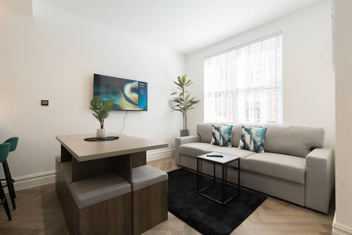 The Royal Whitechapel - Beautiful 4 Bedroom House - London