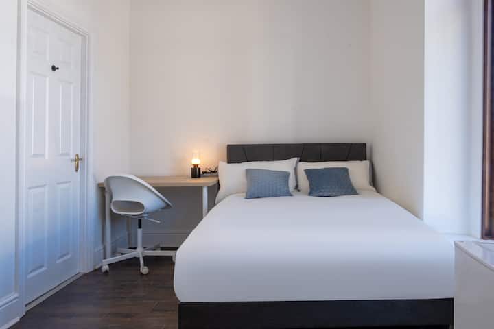 3 Min Walk To Sea|ensuite|new And Bright|eblana - 鄧萊裡