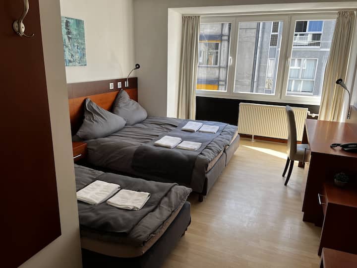 Triple Room In Hotel Tenova Cologne At Neumarkt - Cologne