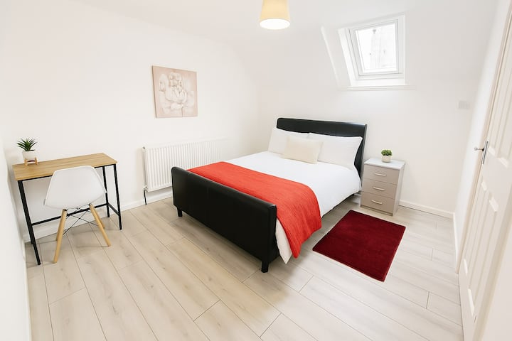 Charming 4-bedroom | Sleeps 8| Near City Center - Liverpool