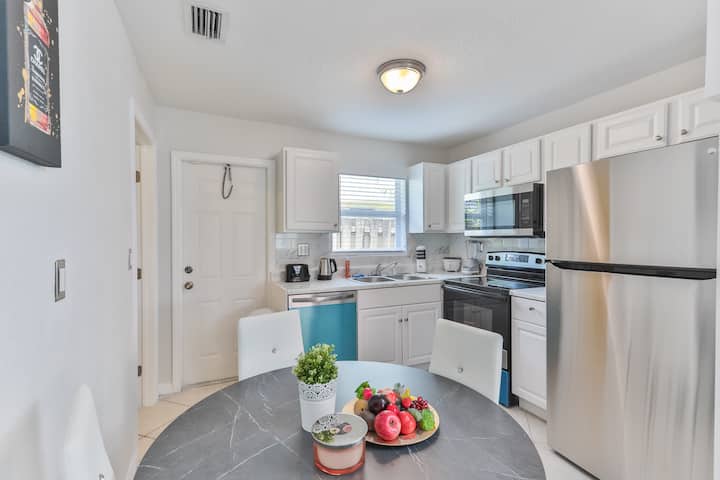 Fort Lauderdale Bestseller - Fort Lauderdale, FL