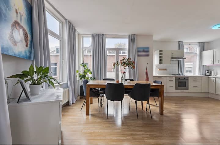 Ruime En Lichte Bed&breakfast Met Dakterras - Delft