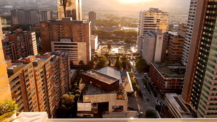 New Ph Apt W/ Pool, Gym & Cowork - Medellín