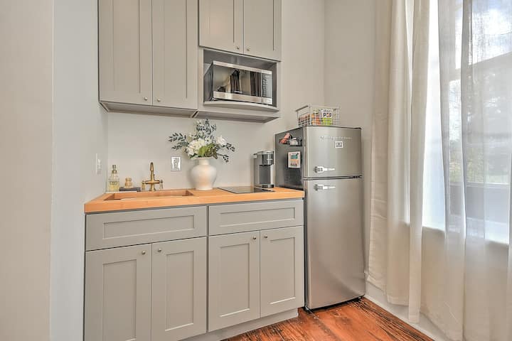 Historic Hattie House Suite - Queen - Abingdon, VA