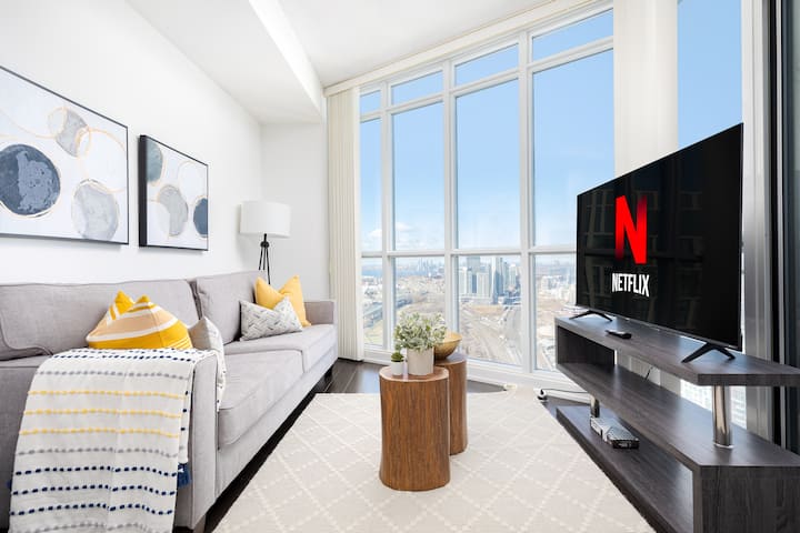 Downtown Escape | Bright 1br Condo With City Views - Toronto
