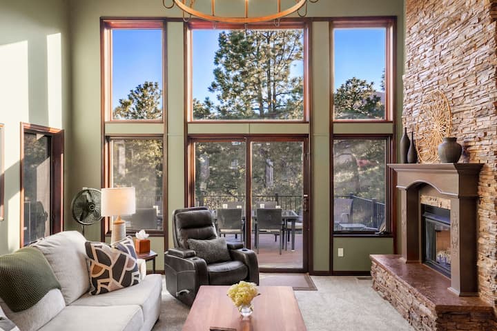 Private Retreat | Hot Tub | Game Room & Kids Room - Manitou Springs, CO