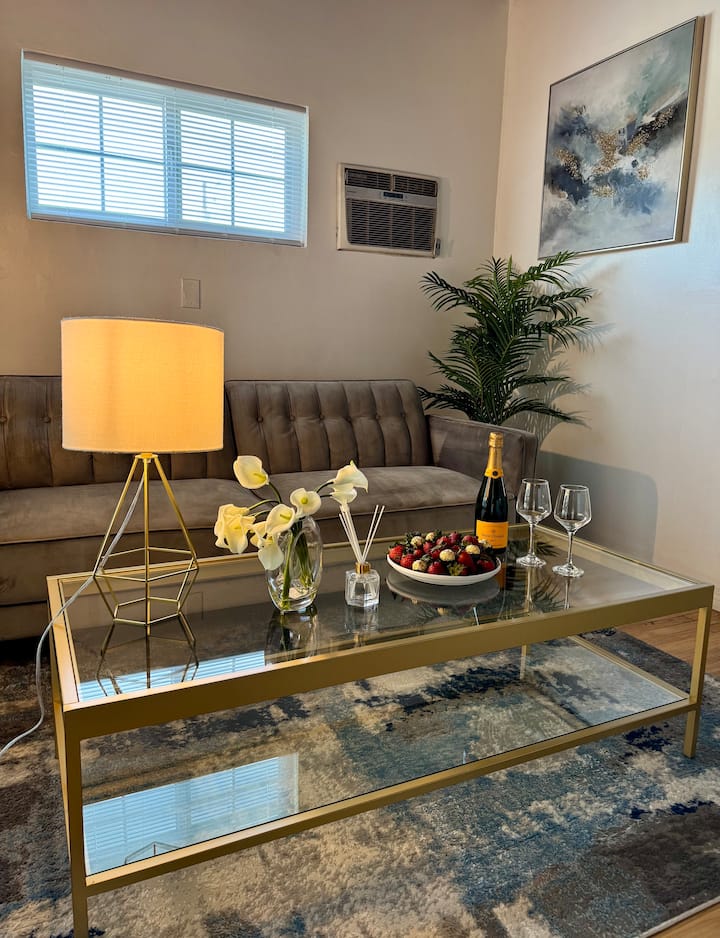 Modern & Cozy Studio - Petite Paradise - Burbank