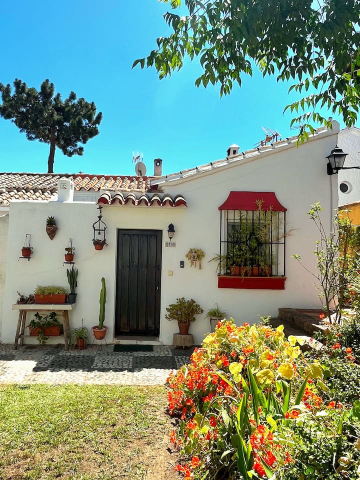 Spanish Style House W Patio 10min Beach Walk - Calahonda