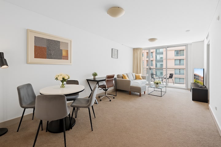 Vibrant 2bd Hideaway (1 Bd Converted From A Study) - Sydney