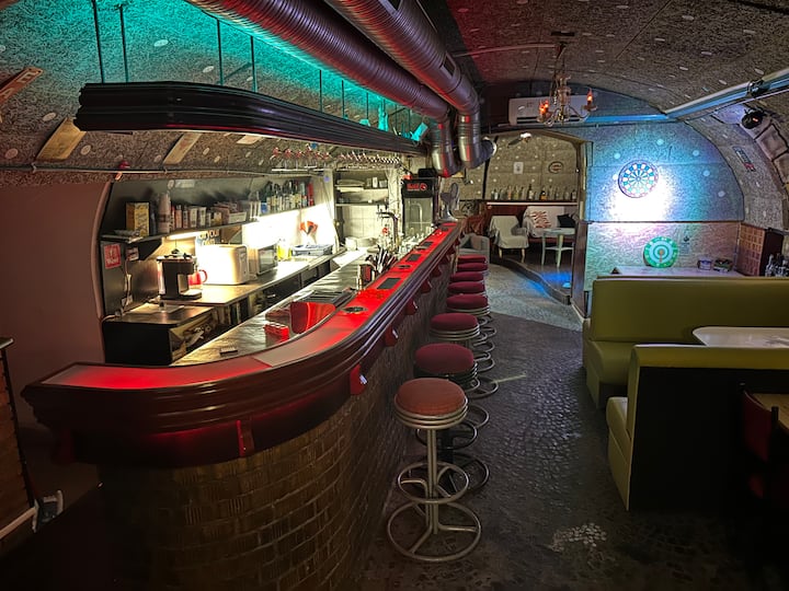 Former Pub, Pool Table, Darts, Beer Tap, Bar - Budapest