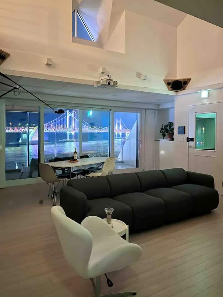 Gwangalli Beachfront Duplex | Panoramic Ocean View - Busan