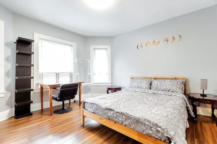 Lucky Nickle- 2 Br- Private Suite W/own Entrance - Toronto