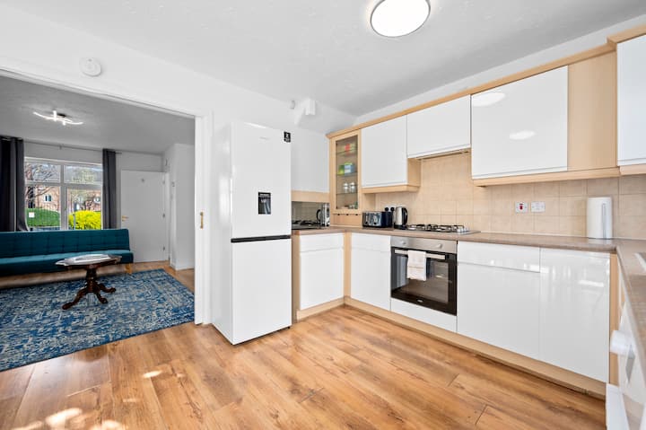 Modern 3 Bed W/free Gated Parking Nr Old Trafford - Manchester