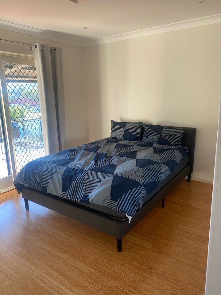 Beautiful Queen Room With Balcony - Sutherland Shire