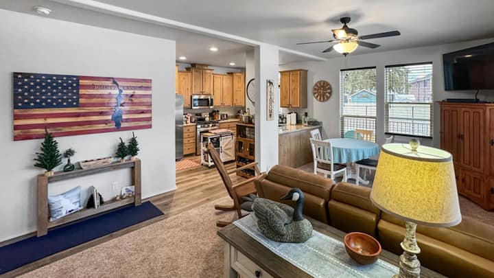 Moose Lounge At Priest Lake Near Elkins & Nordman - Priest Lake, ID