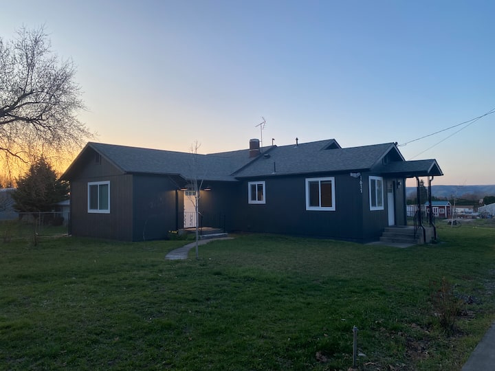 Clean, Light & Bright Cozy House - Lewiston, ID