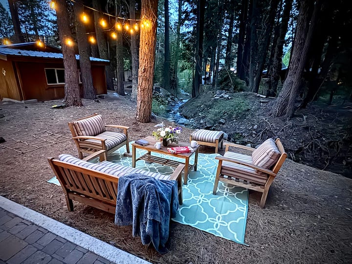 Donner Lake Inn Full Buyout • Sleeps 21 + Hot Tub - Truckee, CA