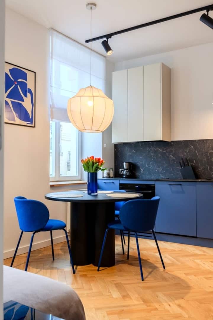 Cobalt Blue 1-bedroom Comfy Apt, Elevator + Ac - Krakow