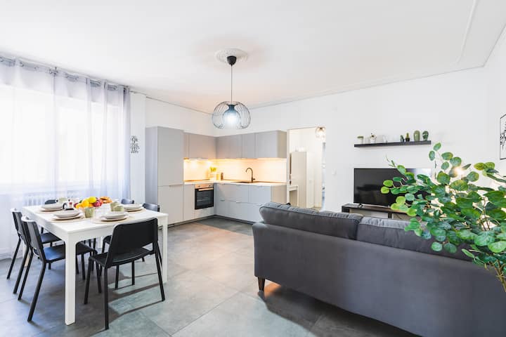 Sleeps 7, Near Venice, Free Parking, 2 Baths - Mestre