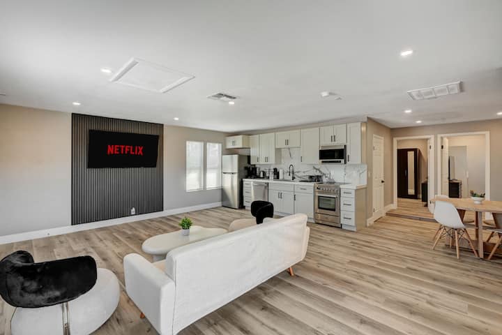 Modern Casita | Full Kitchen + Rv Parking - Las Vegas, NV