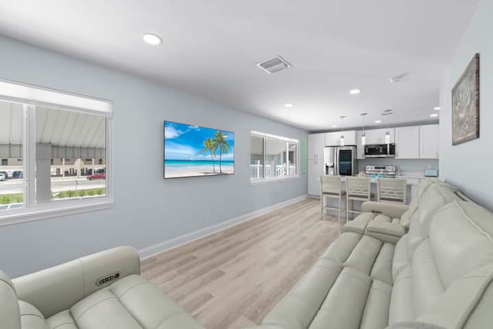 The Shoreline Sanctuary Steps From The Sugary Sand - Fort Myers Beach, FL