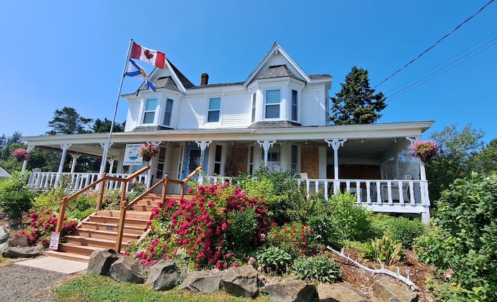Upstairs Two Bedroom Suite With Spectacular Views - Nova Scotia