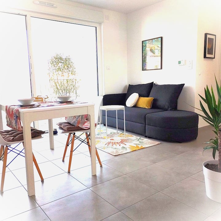 5 Minutes Walk To Basel/switzerland - Huningue