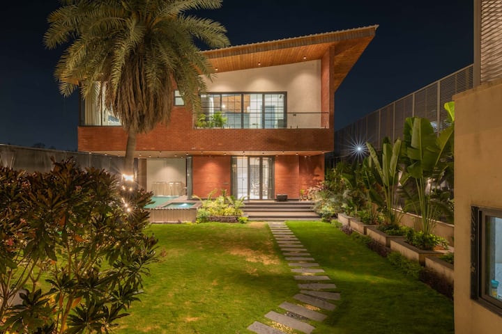 Stayvista At Palm Tree Breeze W/pool &Bbq @ Jaipur - Jaipur