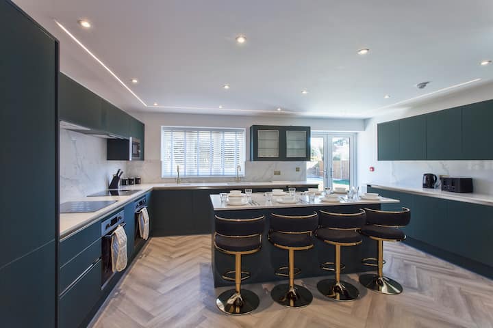 10br Group Escape For Families, Friends & Teams - Reading