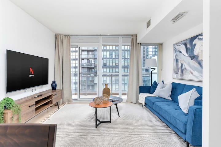 Charming Condo| Steps To Entertainment District! - Toronto