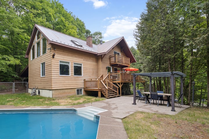 Chalet Moderne + Piscine Creusée Privée - Hawkesbury