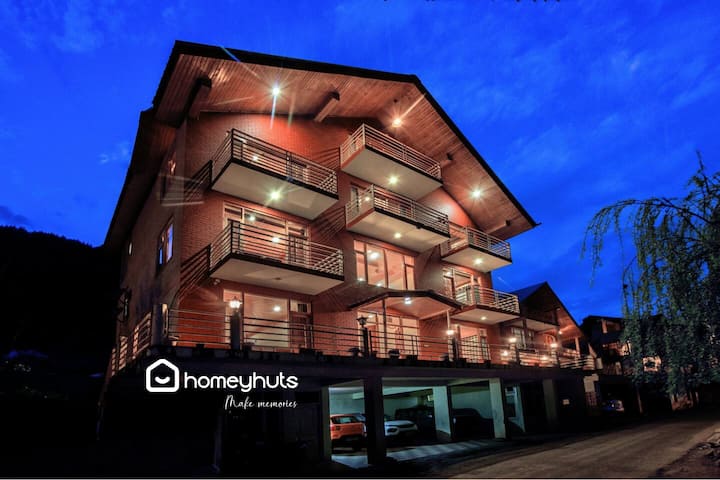 The Applewood Cottage -Manali | 8br By Homeyhuts - 