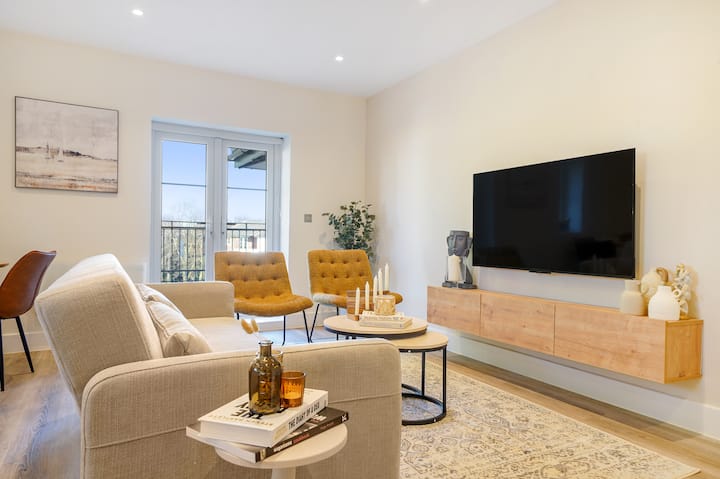 Cozy & Stylish Retreat In Beechwood Grove - London