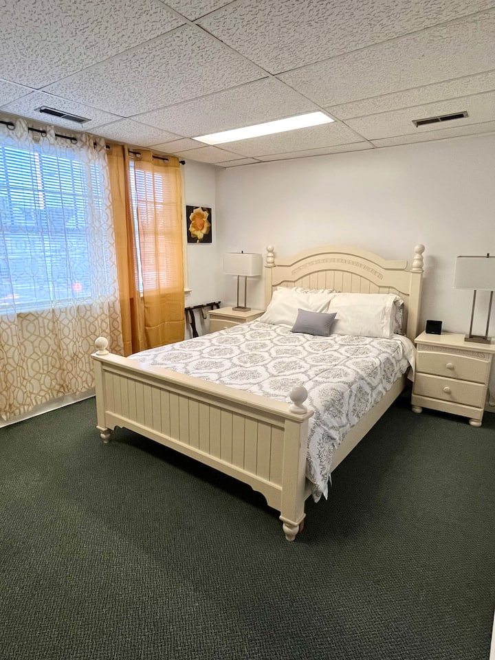 Stylish Stay For Yale & Hospital Guests - New Haven, CT