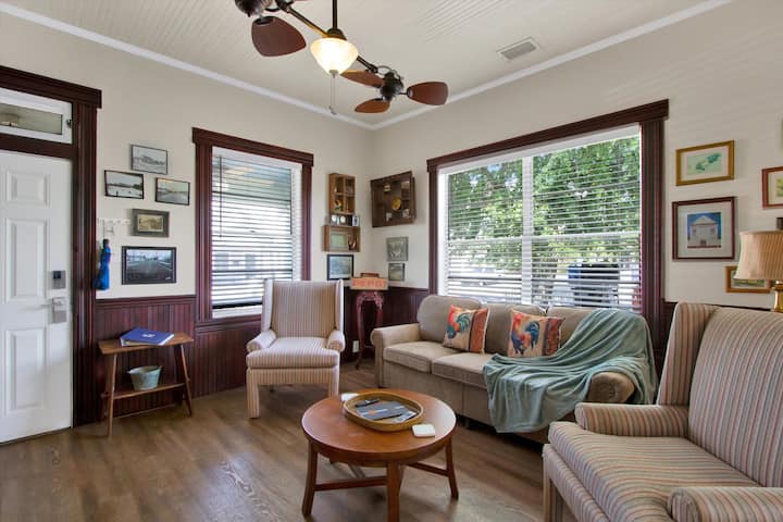 1 Block From 7th Ave Charming Ybor City Retreat - Tampa, FL