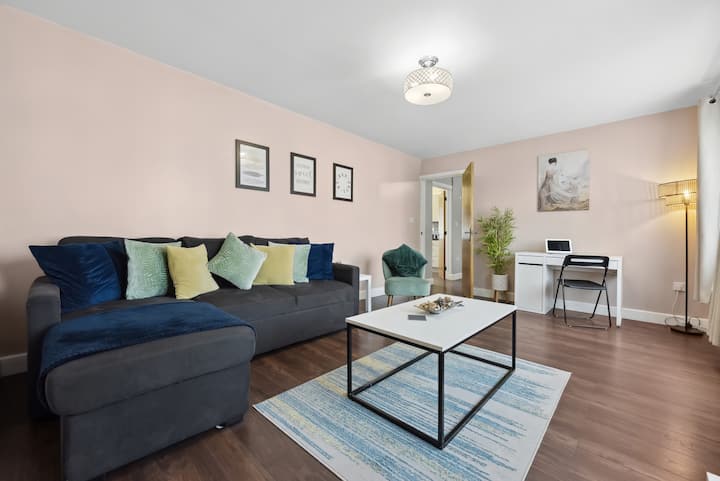 Spacious 4-bed House Free Parking Garden - Birmingham