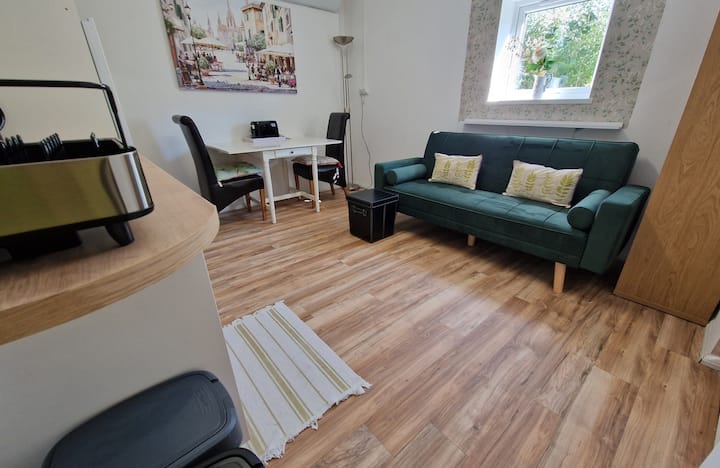 Access To Major Businesses - Quiet And Clean. - Bristol