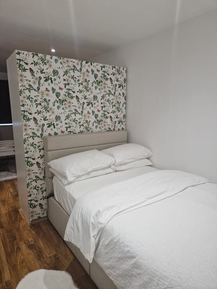 Access To Major Businesses - Quiet And Clean. - Gloucestershire