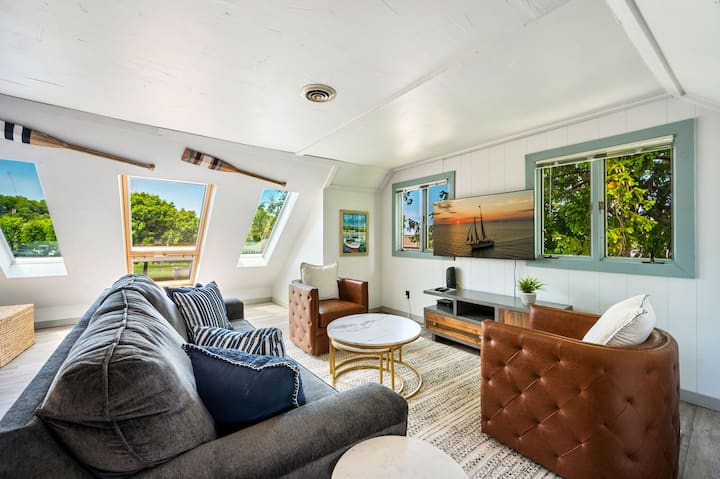 Bay Blue In Downtown Sister Bay - Pebble Beach, Sister Bay