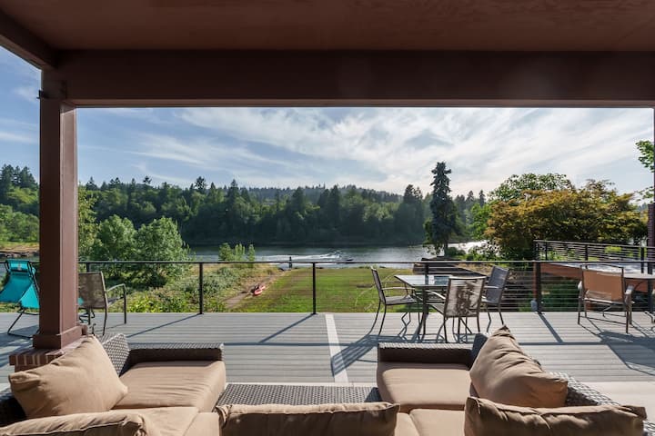 New Riverfront Beauty - Pool Table, Karaoke, Ac! - Oregon City, OR